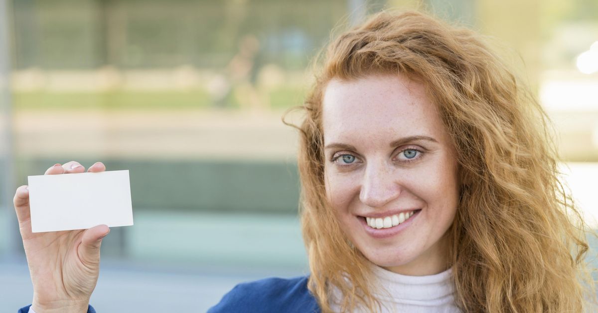 Cu ce e bine să te îmbraci la poza de buletin. Trucuri pentru a arăta perfect - KFetele