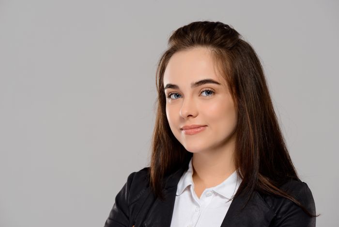 Cu ce e bine să te îmbraci la poza de buletin. Trucuri pentru a arăta perfect - KFetele