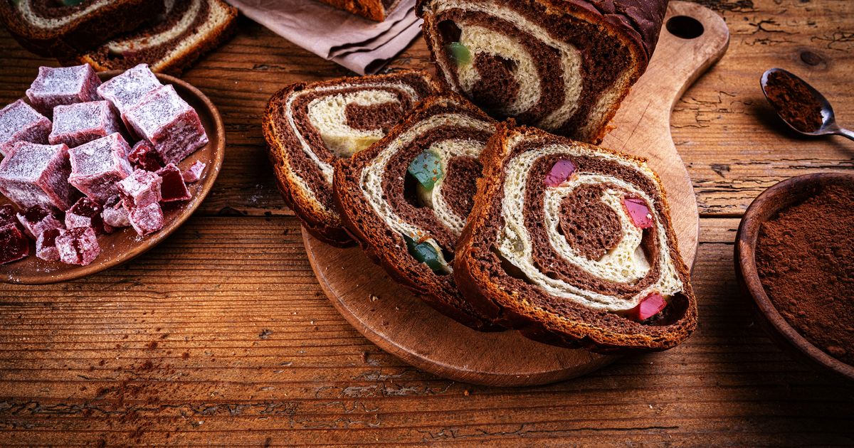 Cozonac umplut cu cacao și rahat. Un desert apreciat și savurat de ...