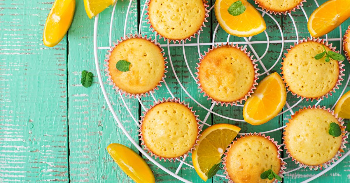 Mini brioșe cu portocale și mentă. Aroma de portocală și prospețimea ...