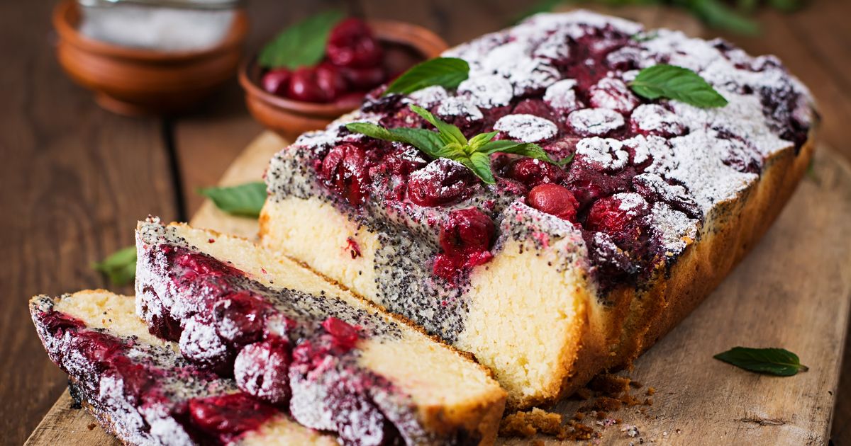 Chec cu semințe de mac și cireșe. Aduce un răsfăț dulce și plăcut care ...