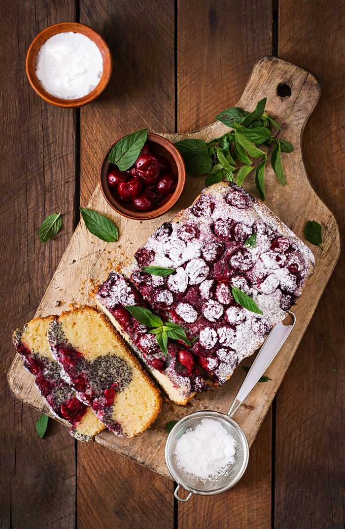 Chec cu semințe de mac și cireșe. Aduce un răsfăț dulce și plăcut care ...