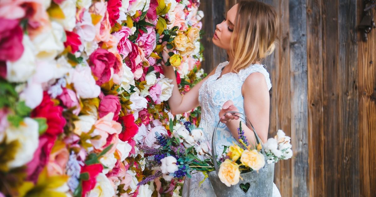 Cum să creezi un perete floral spectaculos care nu are nevoie de apă ...