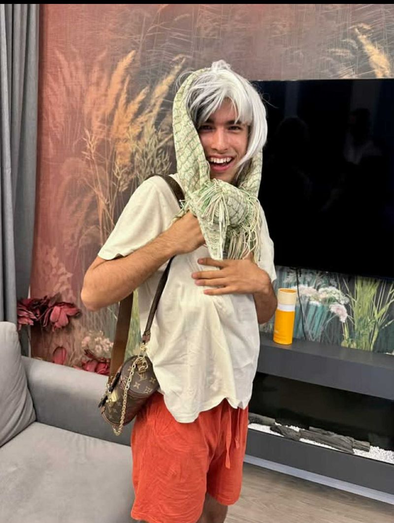 FOTO Fiica lui Mădălin Ionescu i-a pregătit ținuta fratelui ei pentru ...