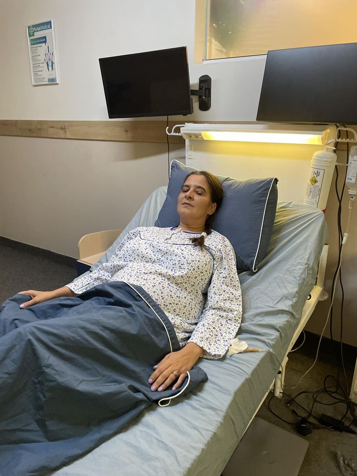 Nouria Nouri și-a speriat fanii, după ce s-a afișat pe un pat de spital ...