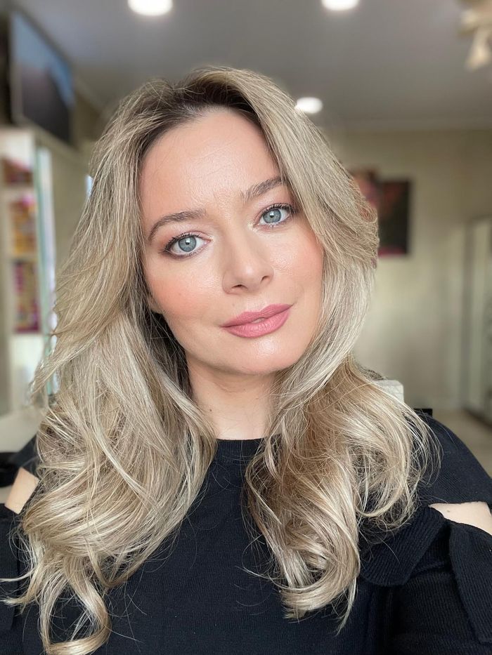 Laura Cosoi, despre cum își dorește să le ofere părinților un ajutor în ...