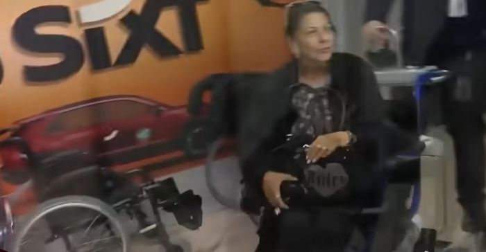 Elena Cârstea s-a întors în România, după 10 ani! Vedeta a venit în ...