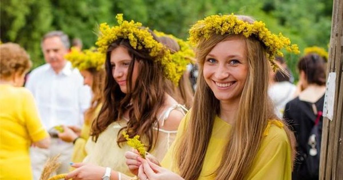 Sânzienele. Cine sunt Sânzienele? Obiceiuri, tradiții și superstiții ...