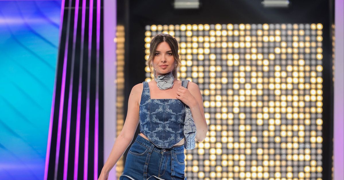 Ținuta Dianei a stârnit hohote de râs din partea concurentelor ...