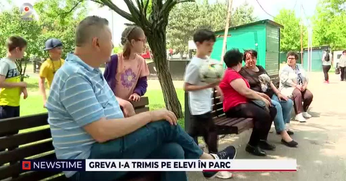 Greva i-a trimis pe elevi în parc - KANAL D2