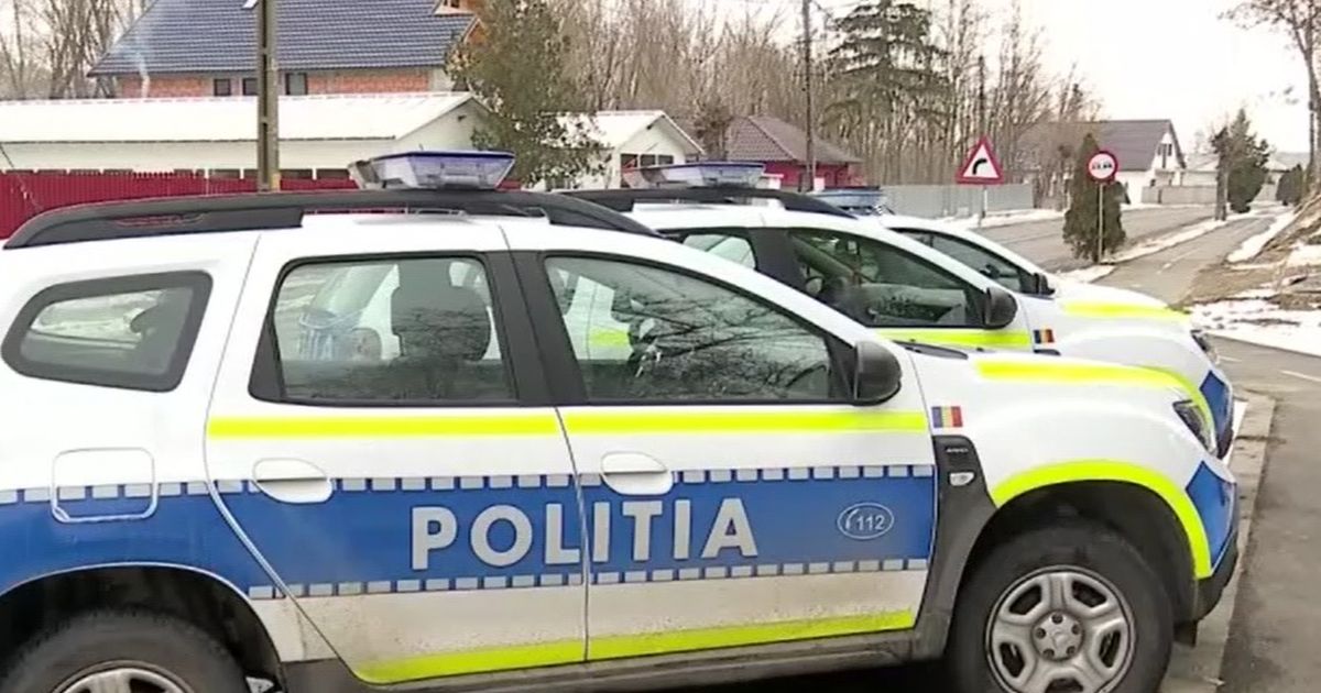 A condus băut, fără permis și a lovit mai multe mașini, însă a scăpat ...