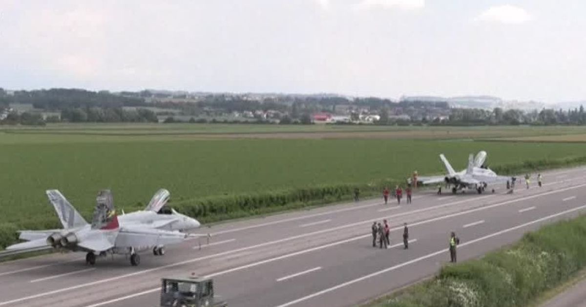 VIDEO Elveția testează aterizări și decolări cu avioane F18 pe ...