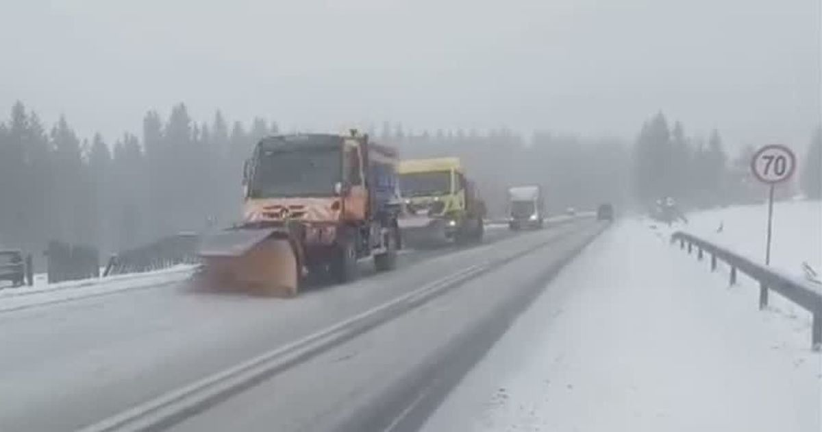 VIDEO România, între ninsori, viscol și vânt puternic! Iarna s-a întors ...