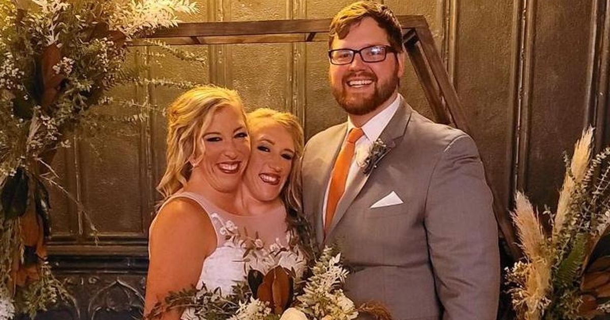 S-a aflat secretul gemenelor siameze Abby și Brittany! Au devenit mame ...