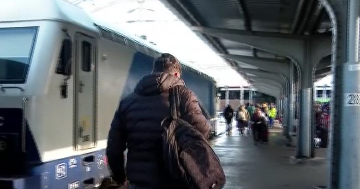 VIDEO Întârzieri masive pe rutele feroviare din România: Călătoria cu ...