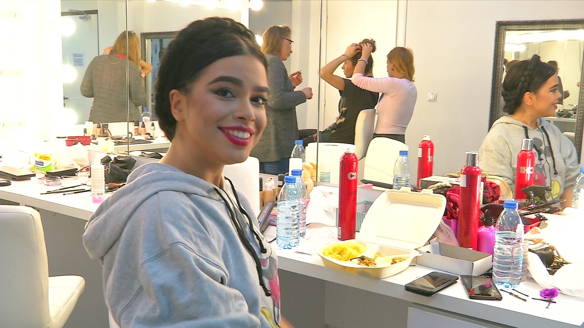 Scandalul parului nespalat al Roxanei continua si in culise: "Eu sunt ...