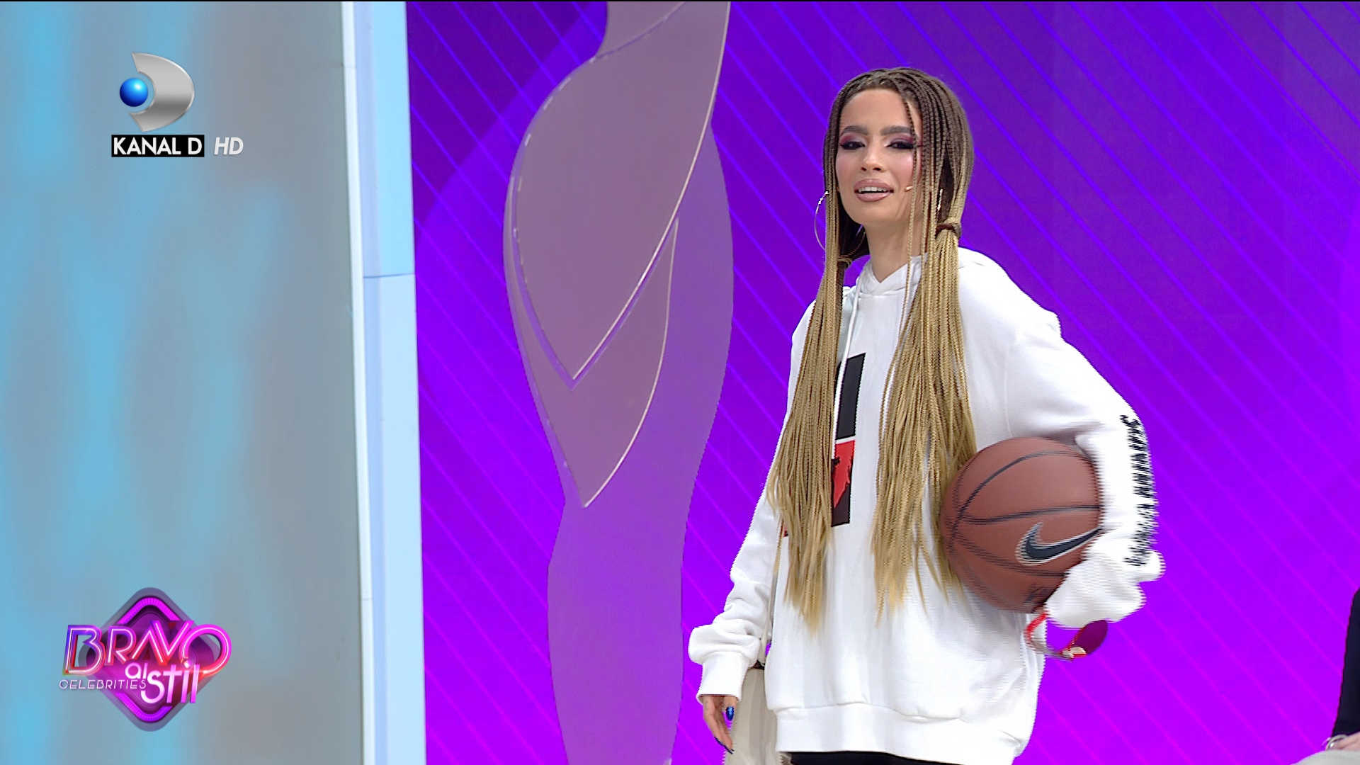 Calina Dumitrescu este atacata de Maria Ilioiu si spiritele se incing ...