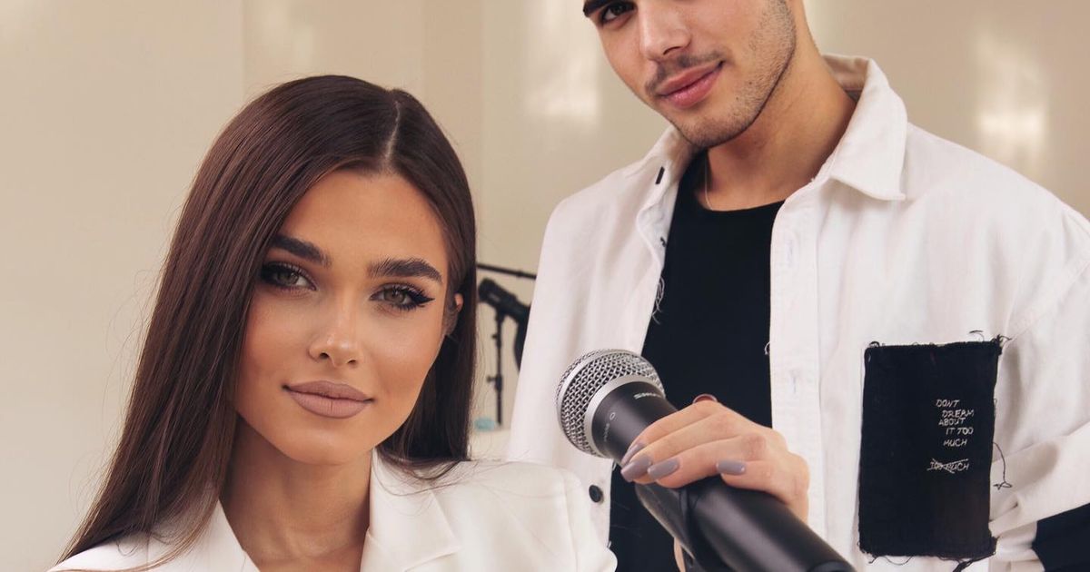 Theo Rose, de la muzica populară, la muzica ușoară. Cine a determinat-o să înceapă o carieră în ...