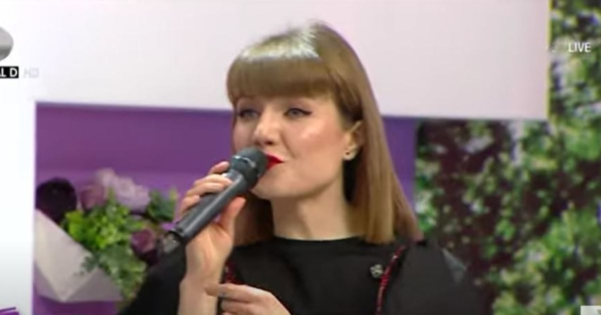 Alexandra Ungureanu interpretează melodia virală „Ziua în care tu m-ai ...