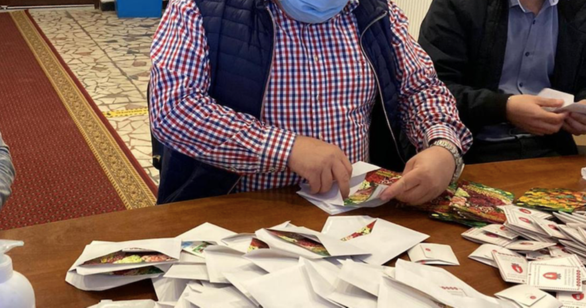 Mărțișor inediat al unui primar din Timiș. Le-a făcut cadou femelor ...