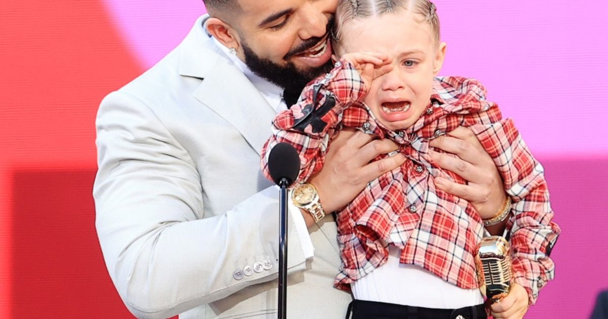 Drake și fiul său, imagini emoționante la gala Billboard Music Awards ...