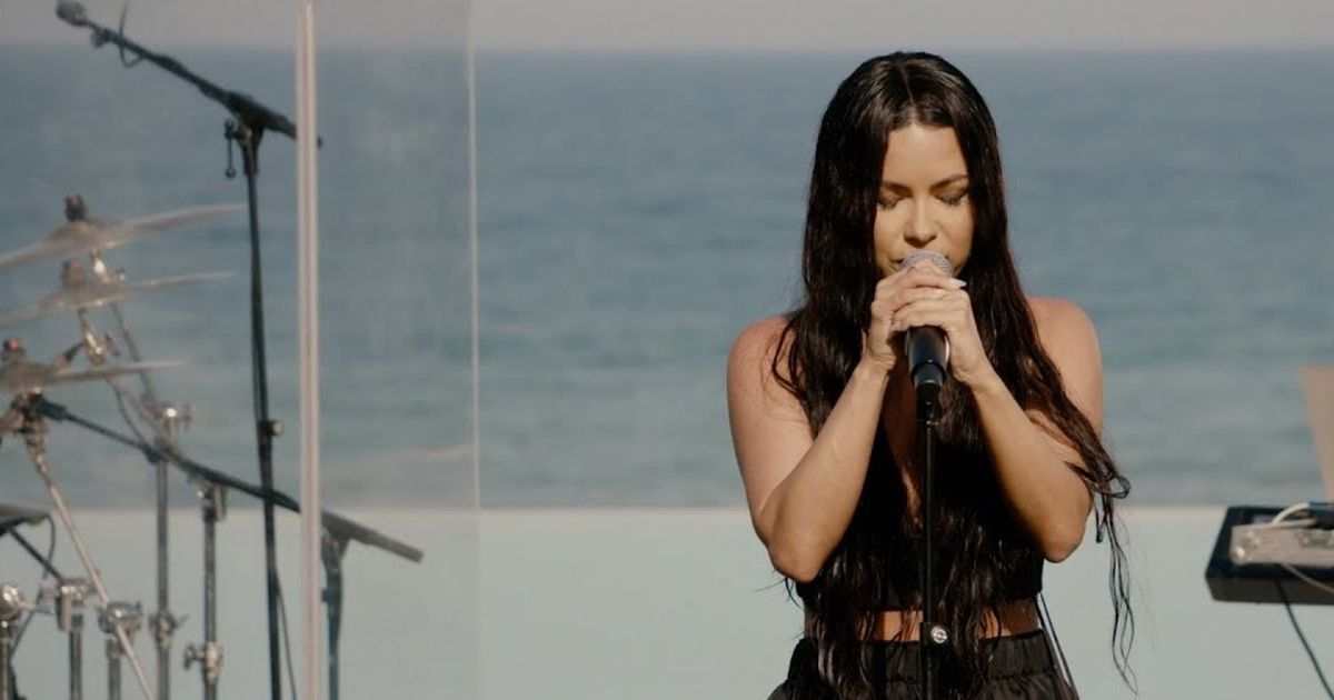 INNA a lansat o versiune live a piesei "Flashbacks” - Radio Impuls