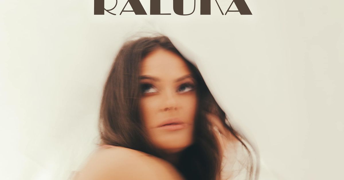 Raluka a lansat piesa „Buchet de trandafiri” - Radio Impuls