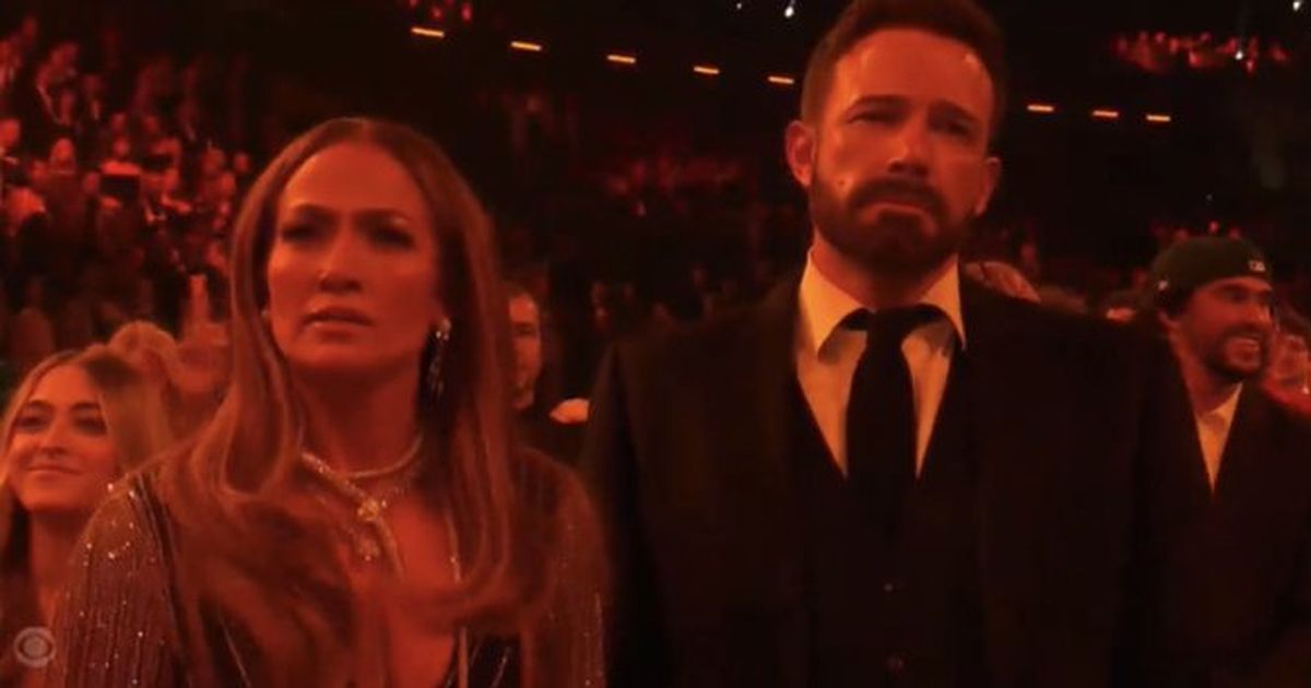 Expresia nefericii de pe chipul lui Ben Afleck la Premiile Grammy 2023 ...