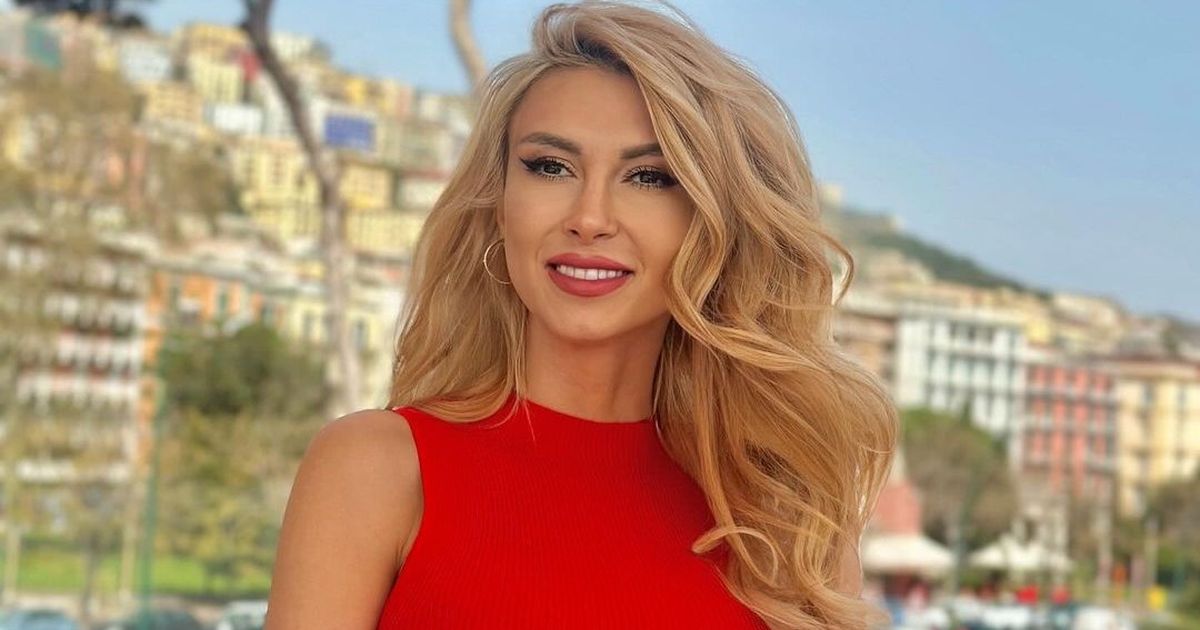 "Vă aștept cu sufletul și brațele deschise să fiți alături de mine ...