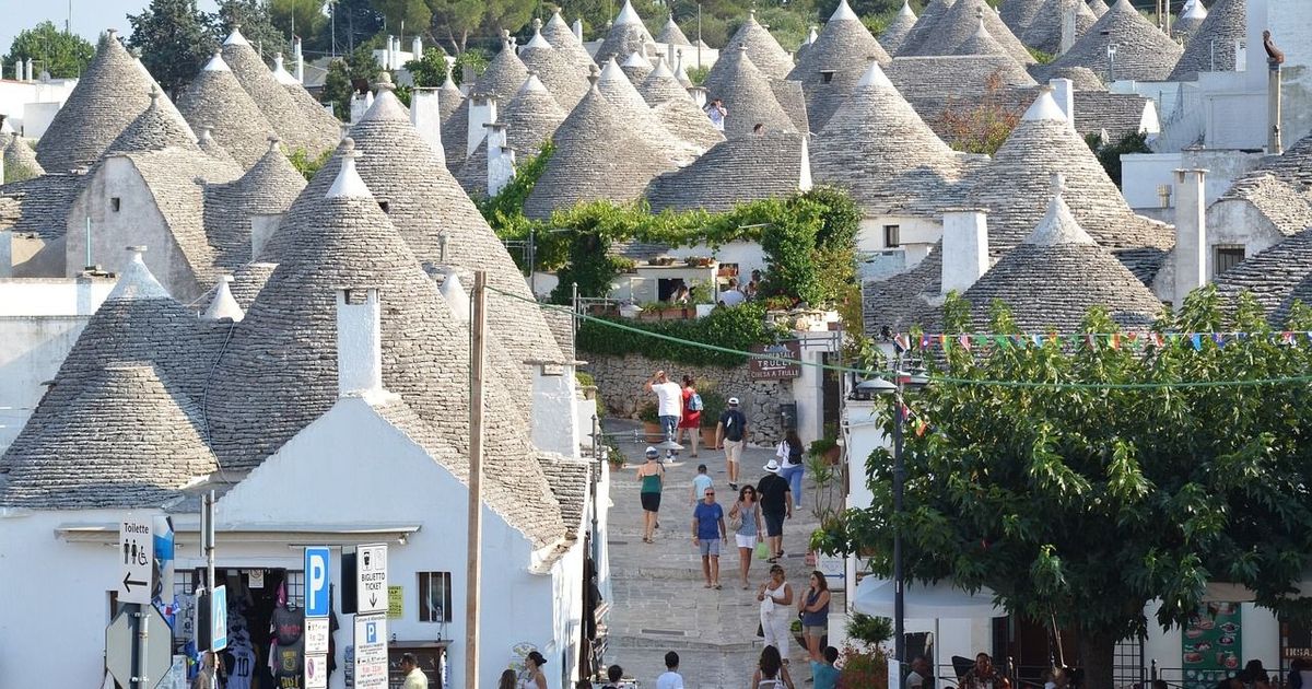 Chidea, satul de piatră unic în țară, supranumit și Alberobello de ...