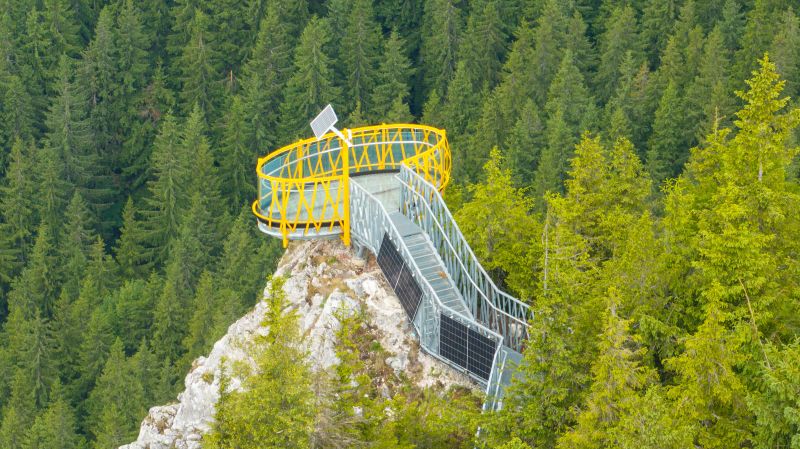 Spectaculos! Primul skywalk din România s-a deschis în Bucovina. Descoperă noua atracție de pe ...