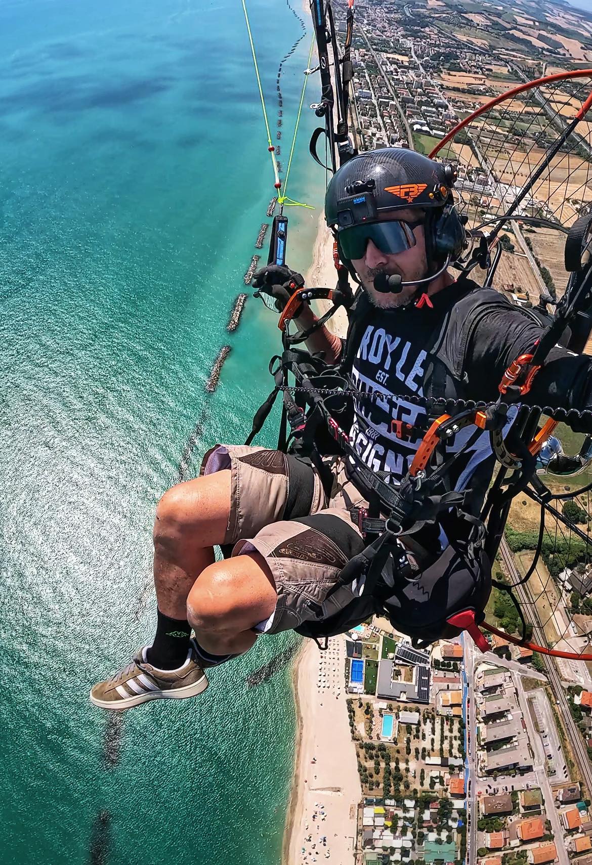 Ce s-a văzut pe camera video de pe piciorul lui Felix Baumgartner dă totul peste cap. INCREDIBIL ...