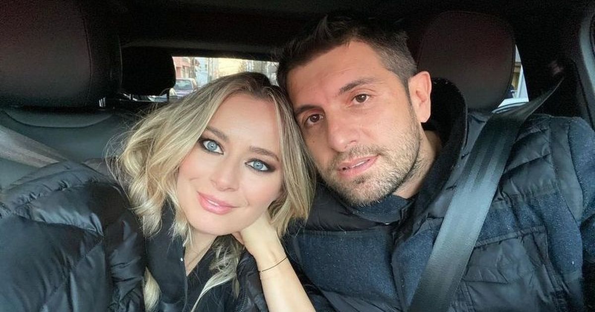 Laura Cosoi și soțul ei, Cosmin Curticăpean, au sărbătorit zece ani de ...
