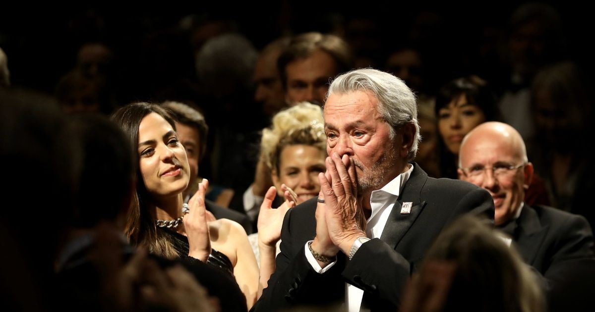 Fiul lui Alain Delon, Alain-Fabien, îi dă în judecată pe fratele şi ...