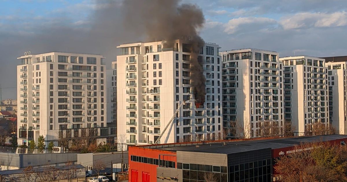 Un INCENDIU VIOLENT a izbucnit într-un bloc din București: "Sunt ...